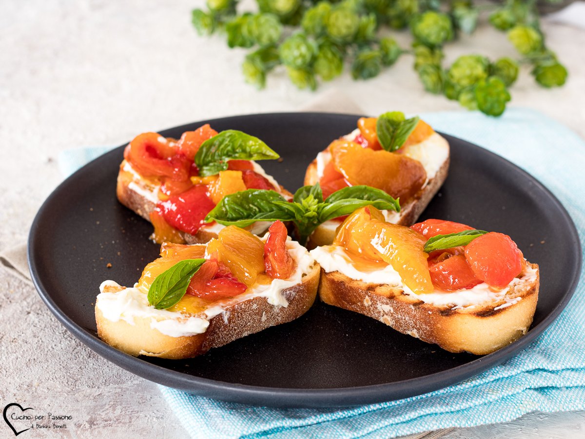 Crostini con peperoni ricetta antipasto crema di peperoni salsa