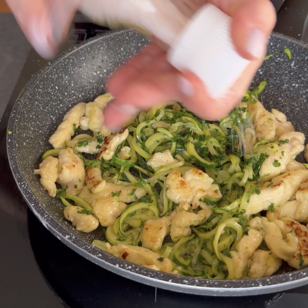 straccetti di pollo con zucchine ricetta in padella cucina italiana light