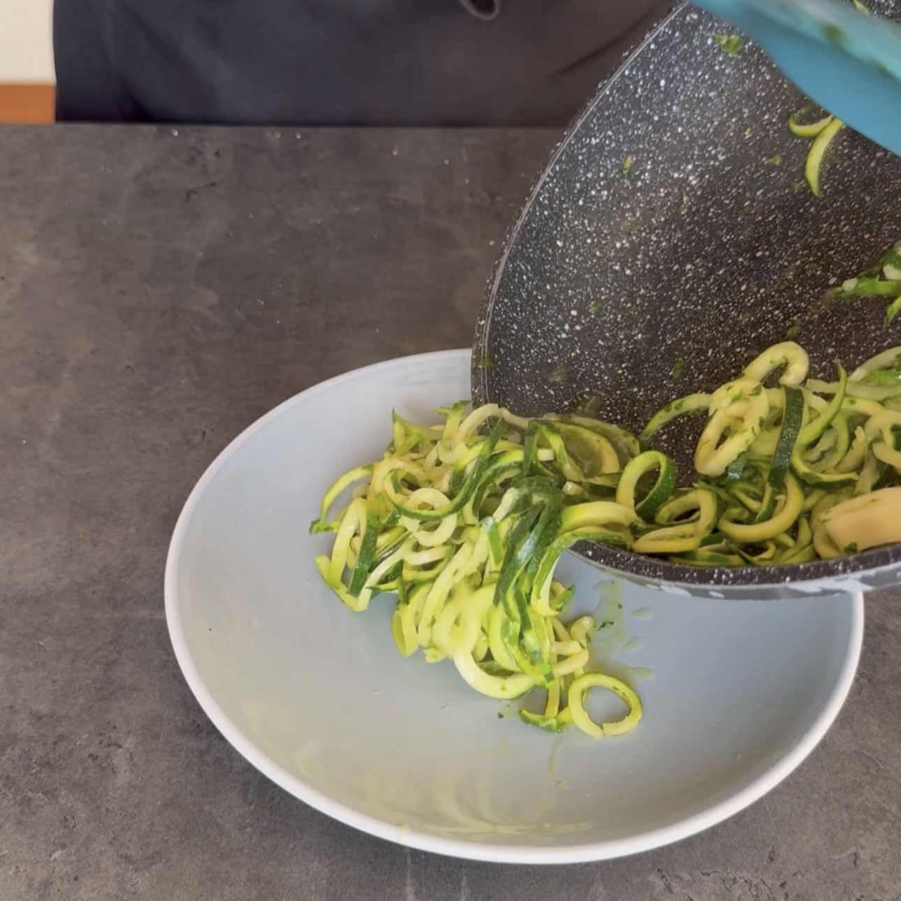 straccetti di pollo con zucchine ricetta in padella cucina italiana light