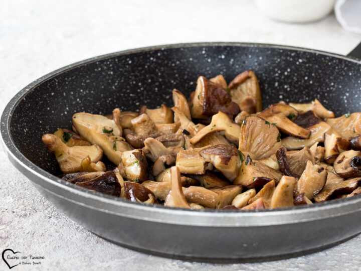 funghi shiitake in padella ricetta funghi trifolati giapponesi freschi