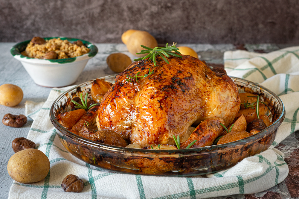 Pollo ripieno di salsiccia e castagne alla piemontese.