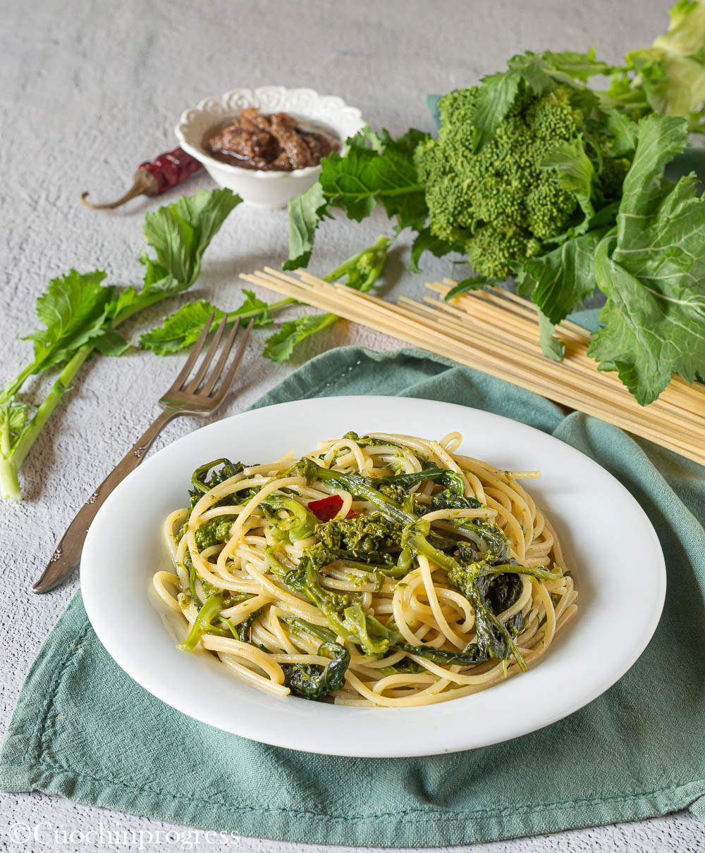 Pasta cime di rapa e alici. Primo veloce e gustoso.