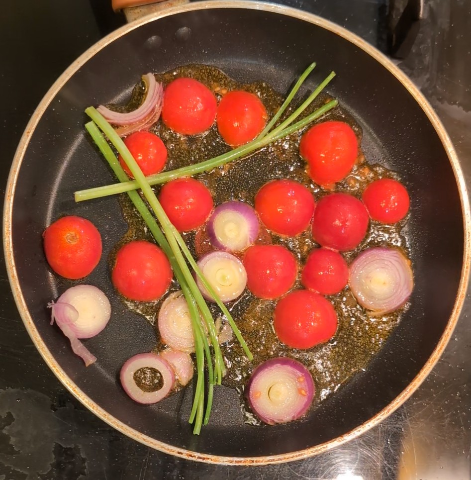 Cefalo in padella con pomodorini - UN PAPA' AI FORNELLI