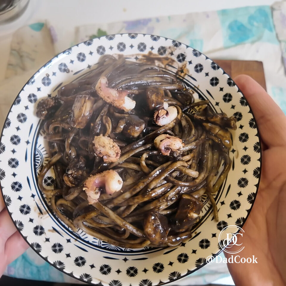 Spaghetti al Nero di Seppia Cremosi: Ricetta Semplice e Trucchi