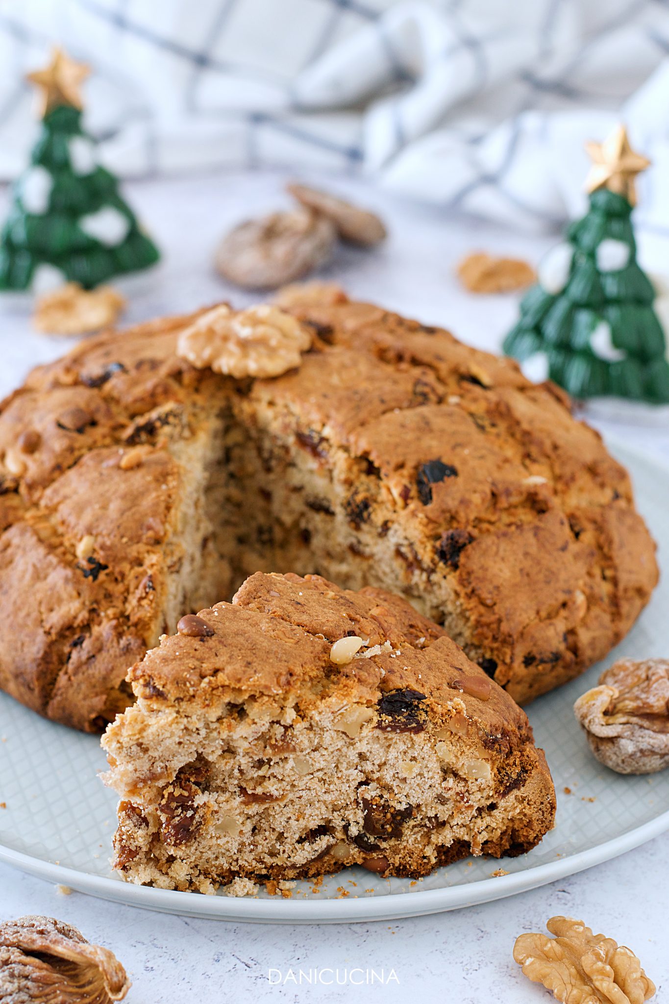 Pandolce Genovese Basso con Fichi e Noci - DANICUCINA