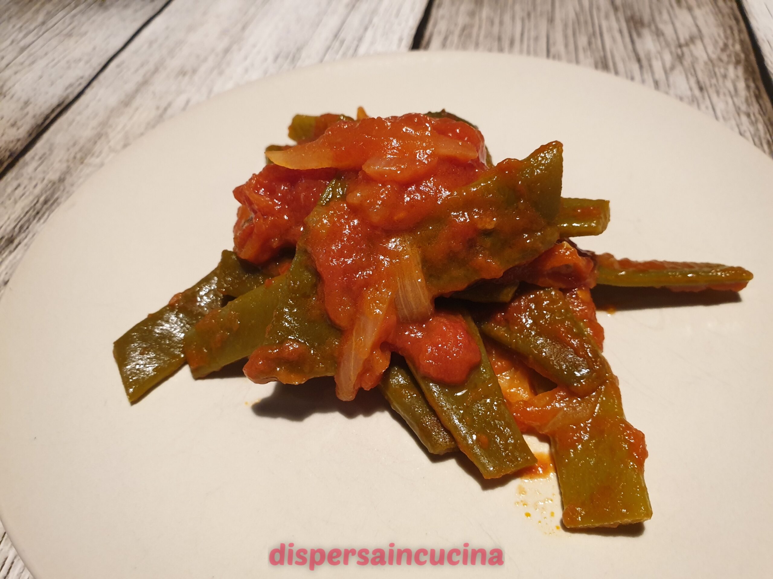Piattoni al pomodoro con cipolle - Dispersa in cucina