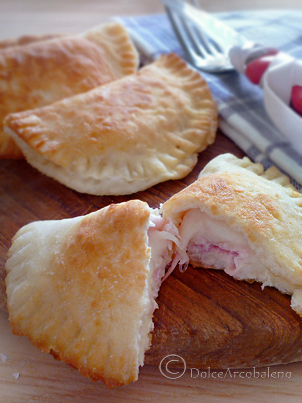 Panzerotti with ham and mozzarella | DolceArcobaleno