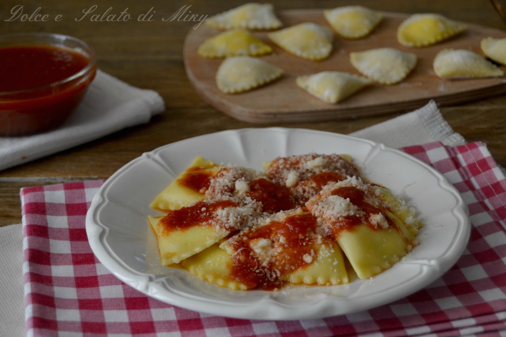Ravioli alla robiola, pasta fresca ripiena semplice da preparare