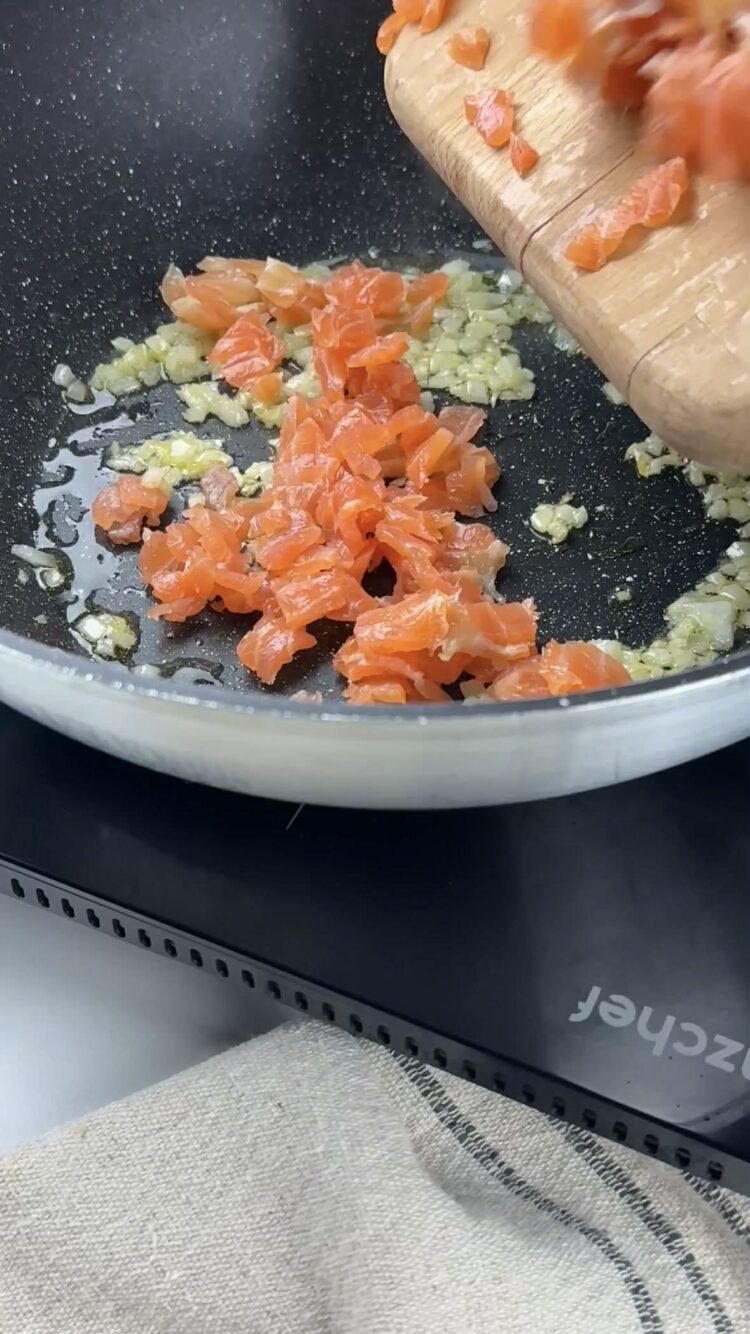 Ricetta pasta al salmone con formaggio spalmabile