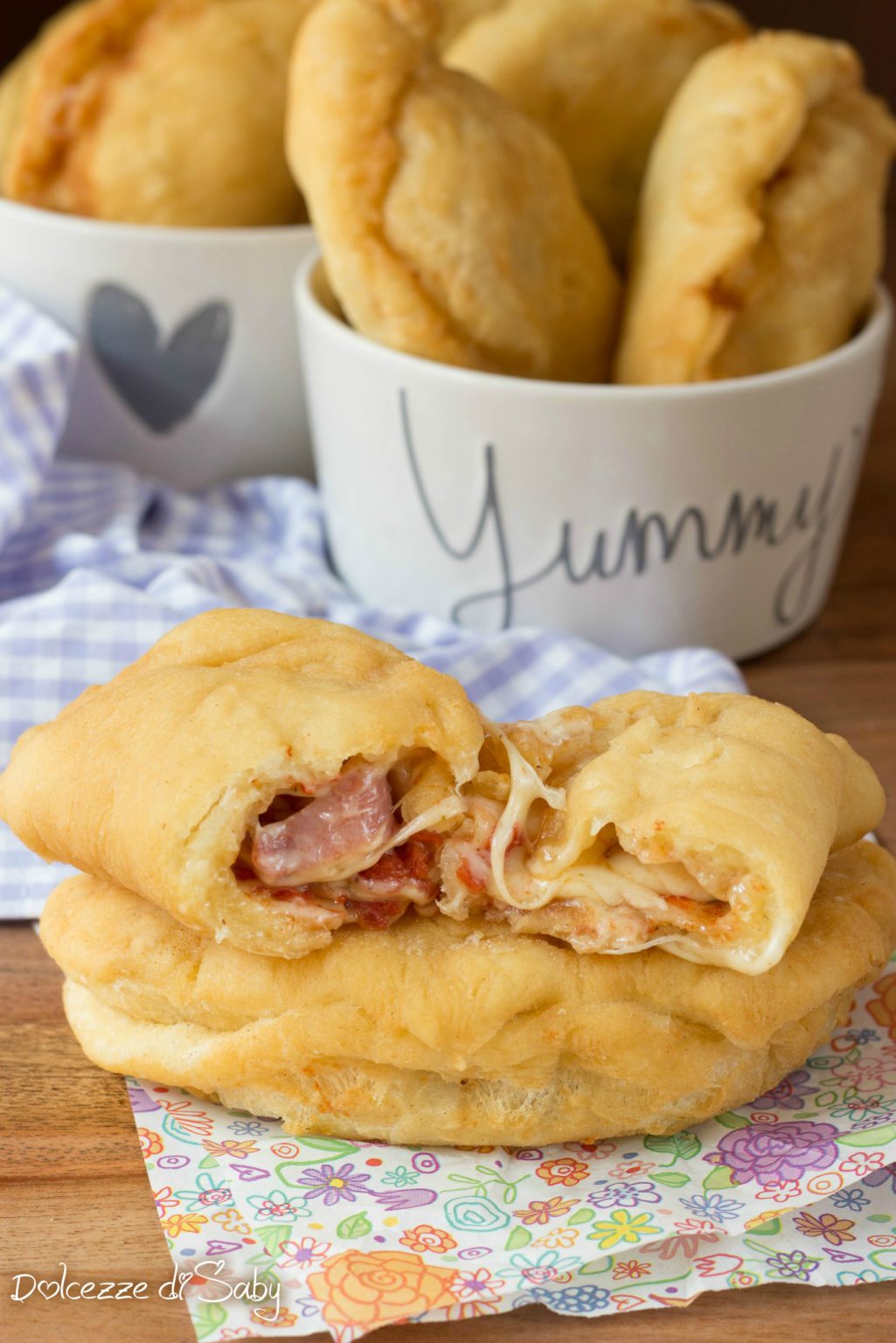 Calzoni fritti (impasto della rosticceria siciliana morbidissimi)