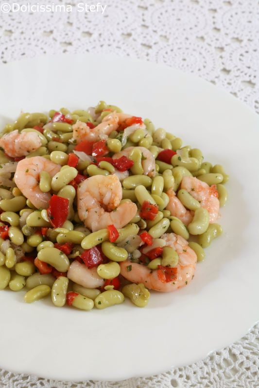 Fagioli con gamberetti e pomodorini