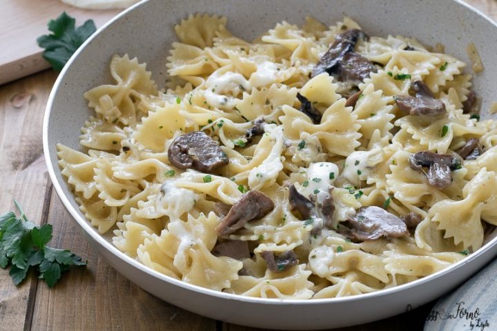 Pasta con stracchino, primo piatto cremosissimo | Dulcisss in forno