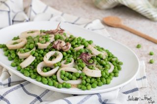 Ricetta CALAMARI CON PISELLI, ricetta semplice | Dulcisss in forno