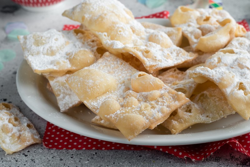 Ricetta CROSTOLI, ricetta per averli leggerissimi e profumati