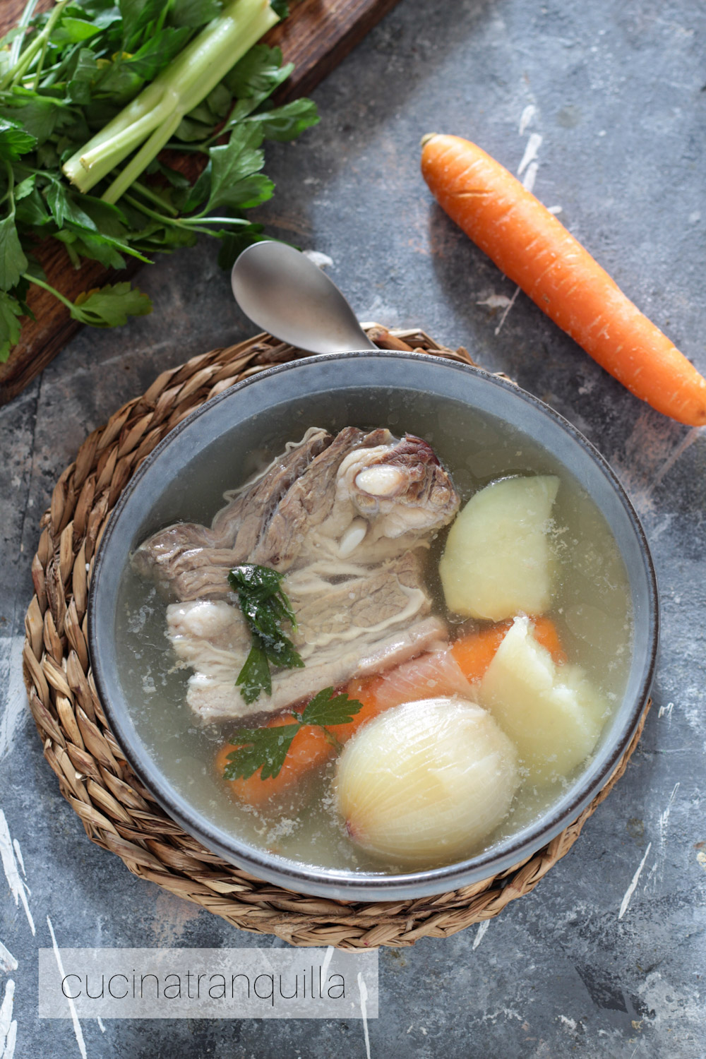 Brodo di carne ricetta di famiglia - cucinatranquilla