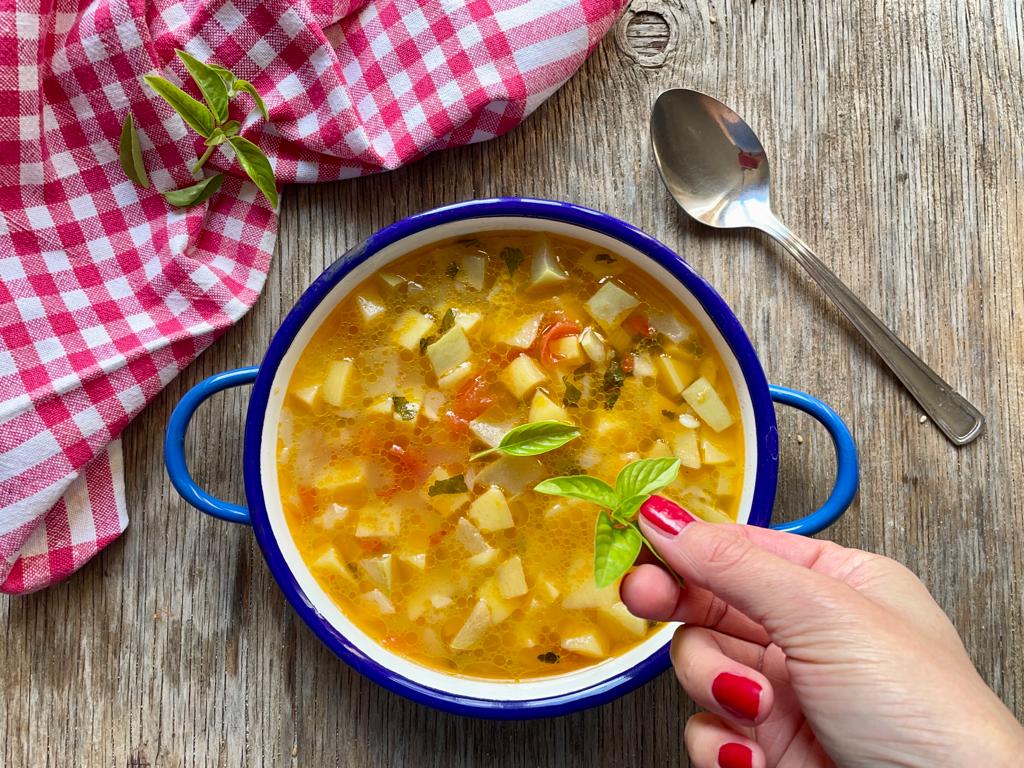 Minestra di zucchina verde e patate alla siciliana