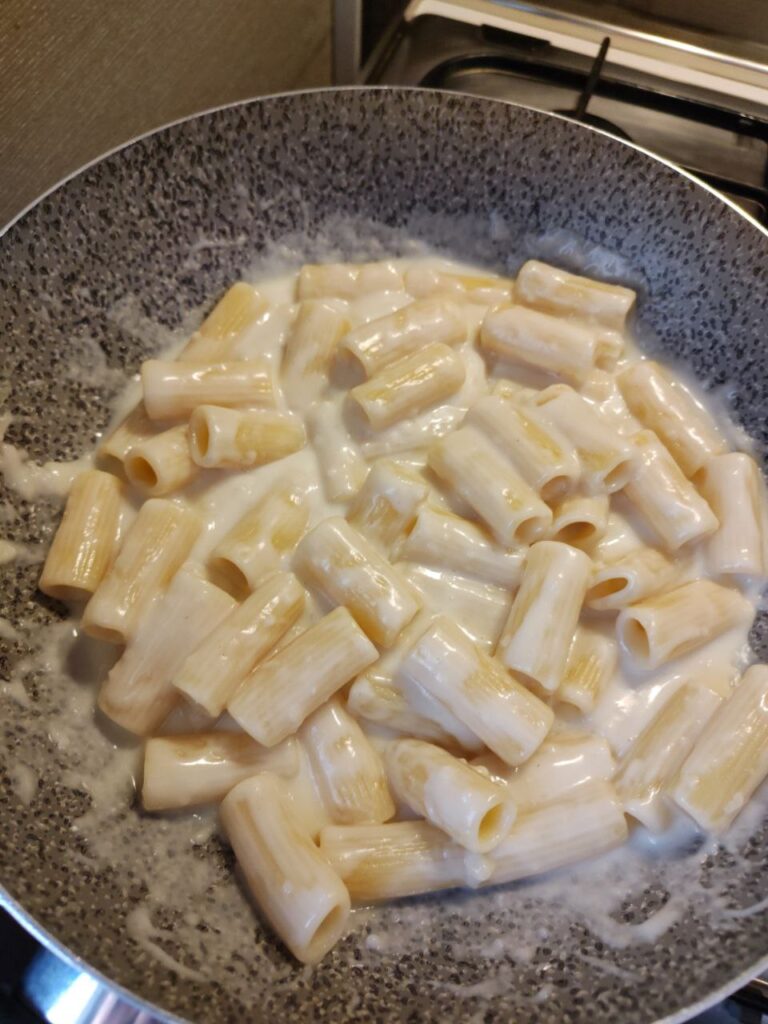 Pasta con crema ai formaggi - Blog di franpasefora