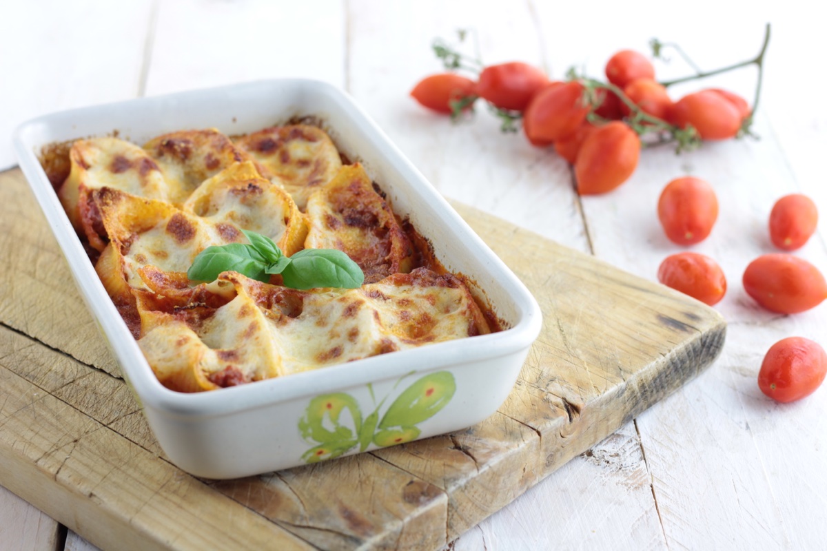PASTA RIPIENA, conchiglioni con ragù di carne e mozzarella filante - In ...