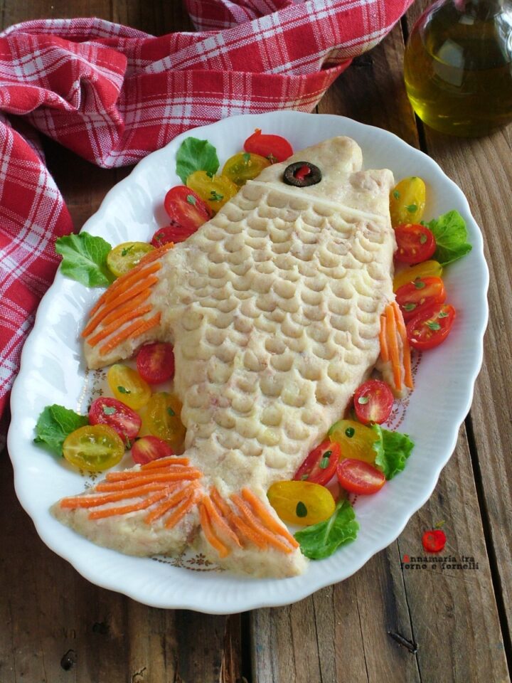 Pesce di tonno e patate, un antipasto stuzzicante e molto scenografico.