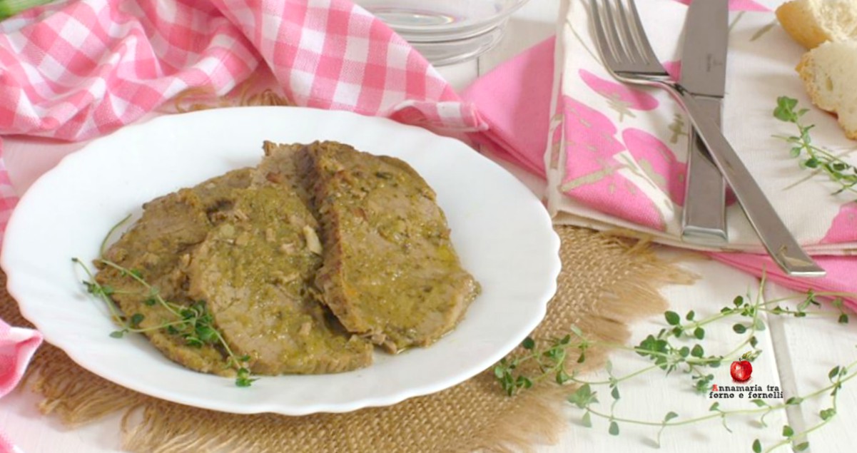 Lacerto arrosto in pentola, una carne succulenta con una crema di verdure.