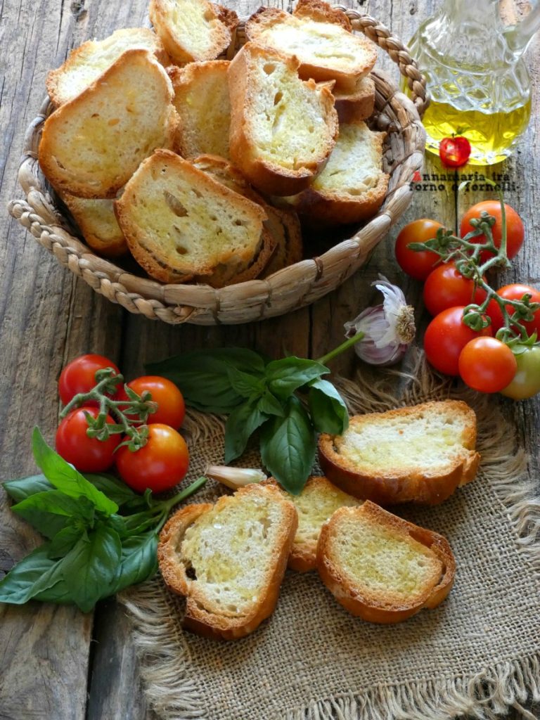 Pane per bruschette una base friabile e croccante da condire in mille modi