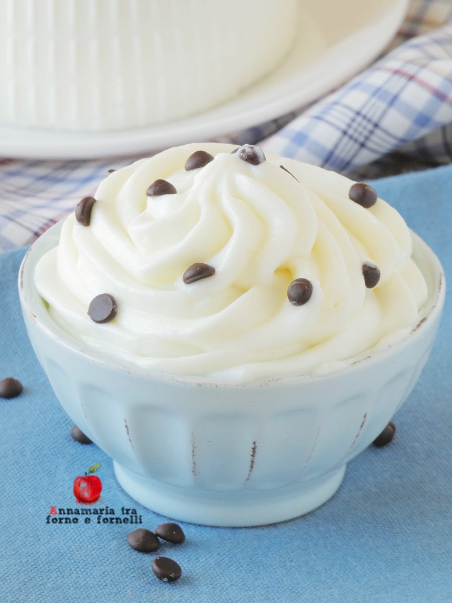 Crema di ricotta con gocce di cioccolato Si prepara in 5 minuti ed è ...
