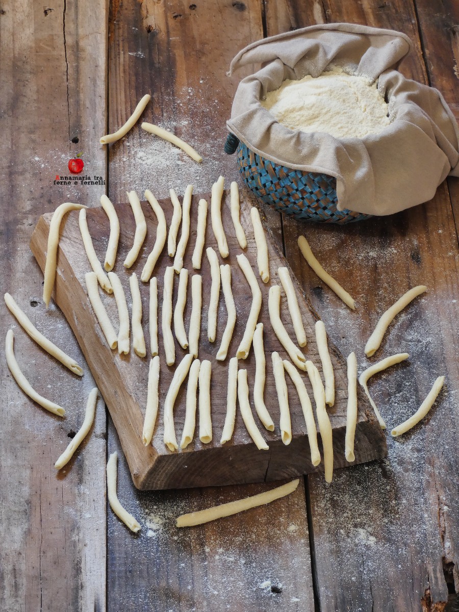 Maccheroni pasta fresca fatta in casa semplice e genuina