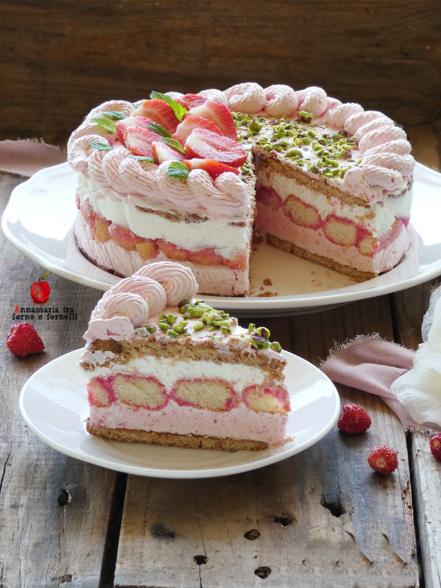 Torta semifreddo alle fragole facile da fare e golosissima.