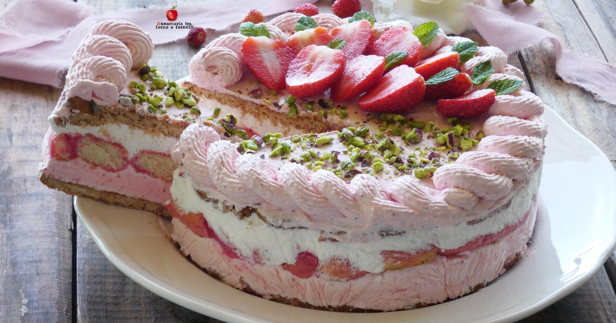 Torta semifreddo alle fragole facile da fare e golosissima.