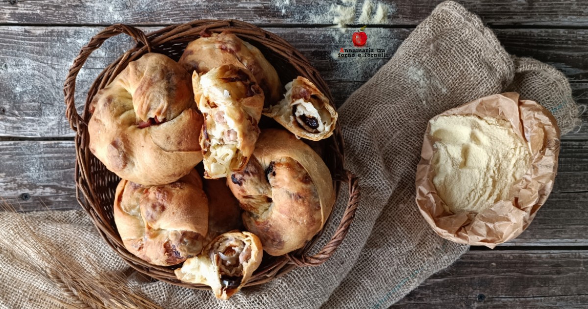 'mbriulate siciliane, un lievitato gustosissimo con un ripieno ricco.