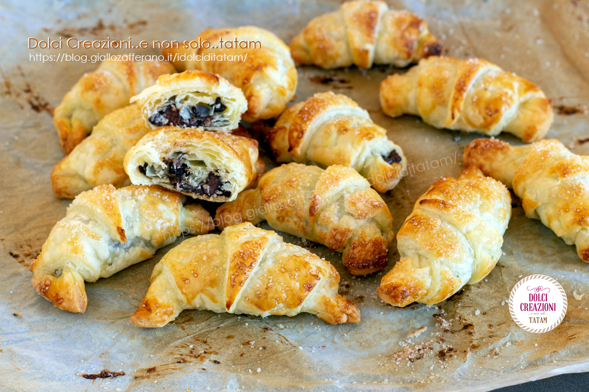 Mini Cornetti sfogliati veloci al cioccolato, pronti in 10 minuti