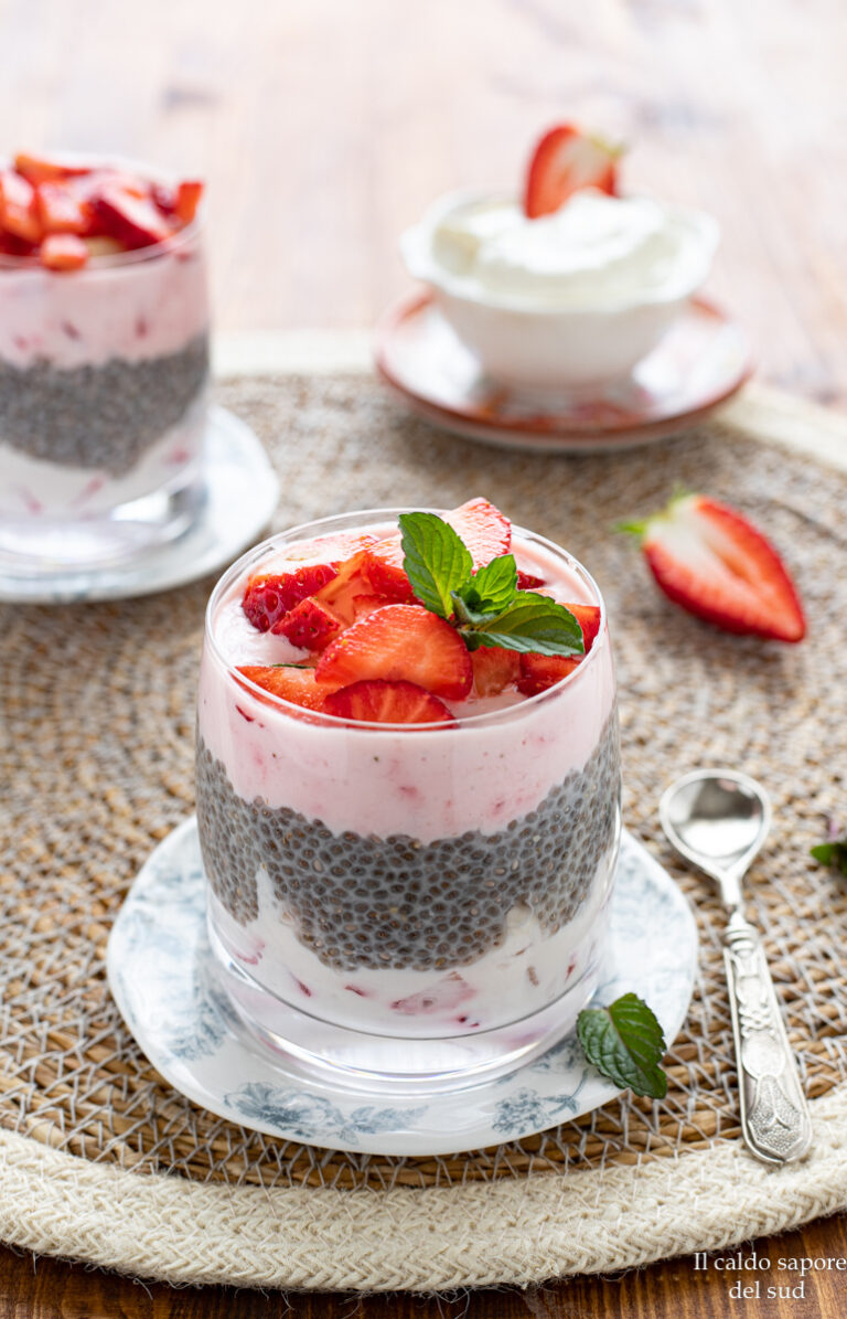 Semi di chia con yogurt greco e fragole - Blog di Il caldo sapore del sud