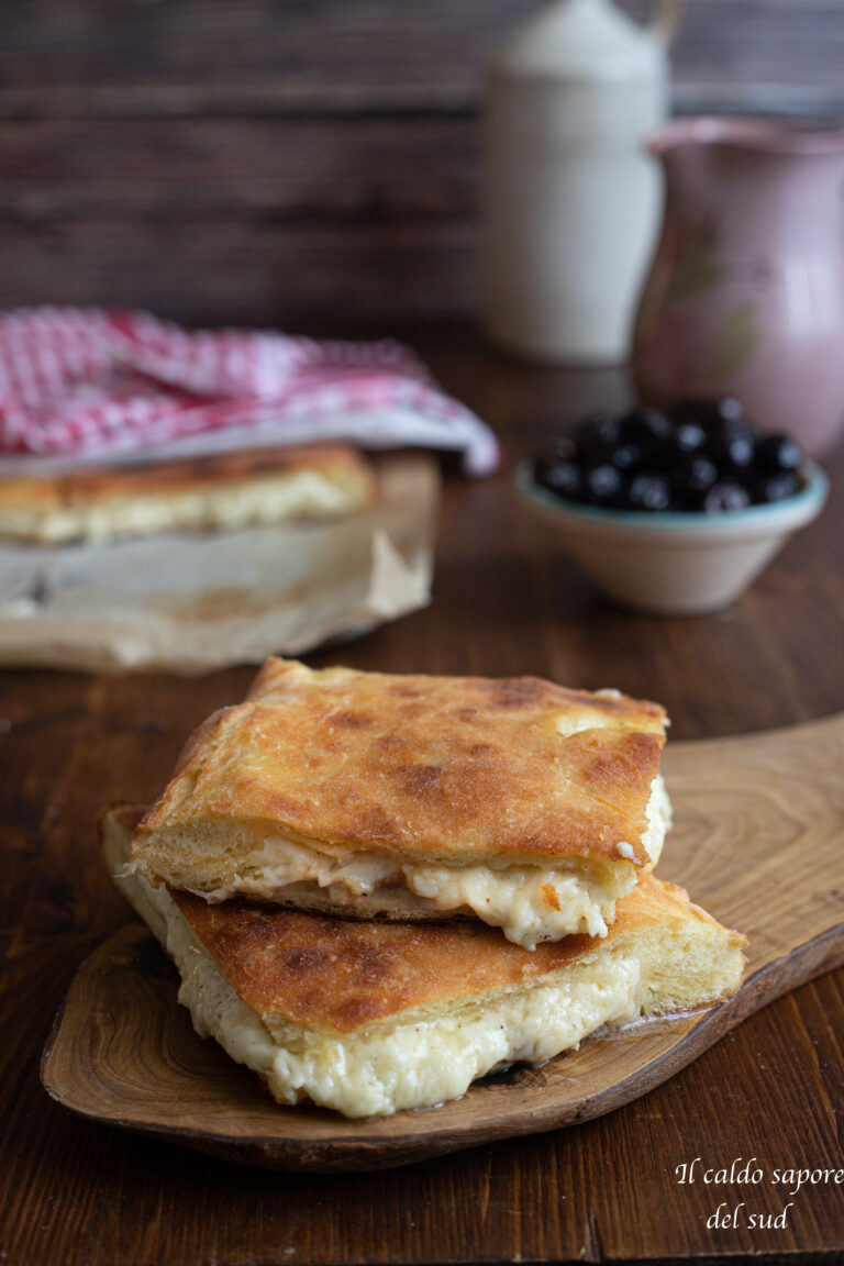 Scacciata di tuma ricetta tipica catanese - Blog di Il caldo sapore del sud