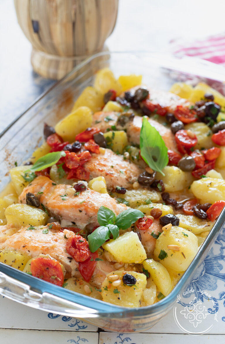 Salmone al forno con patate e pomodorini - Blog di Il caldo sapore del sud