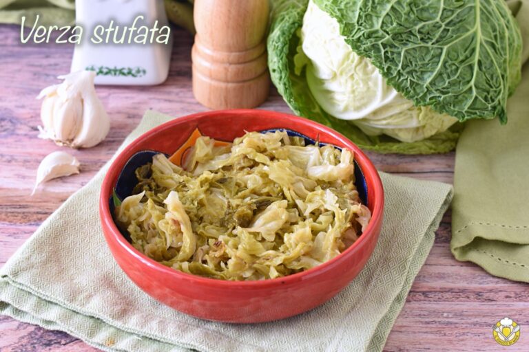 Verza stufata in pentola a pressione: ricetta contorno veloce ed economico
