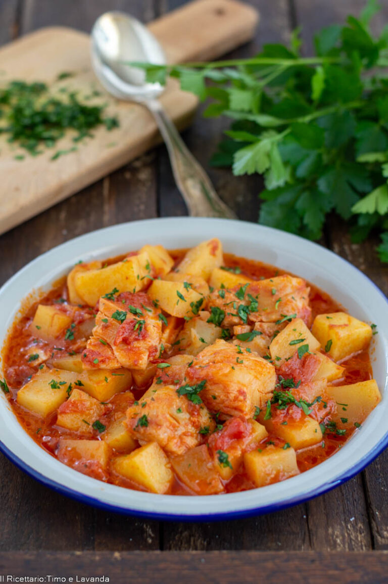 Baccalà in umido con patate - Il Ricettario Timo e Lavanda