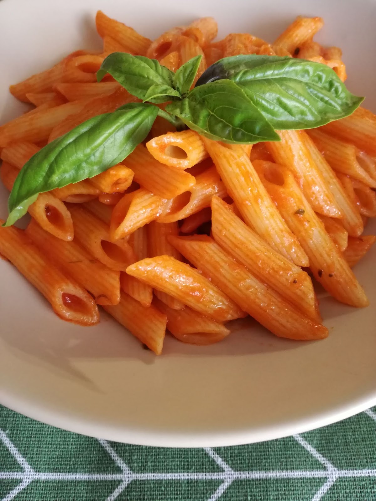 Penne piccanti al pomodoro ed al basilico