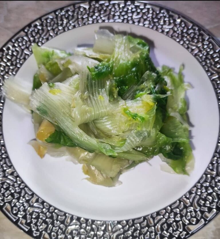 Calzone con farina di riso e teff, ripieno con scarola e chiccotta di ...