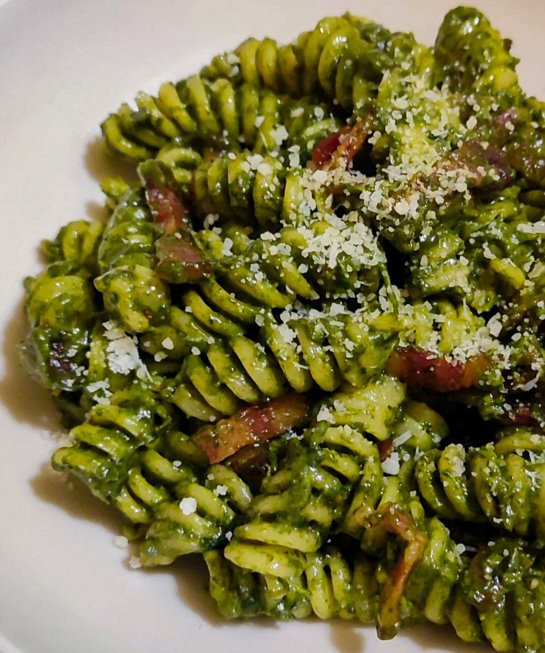 Fusilli al pesto di basilico ed erbette con guanciale piccante - In ...