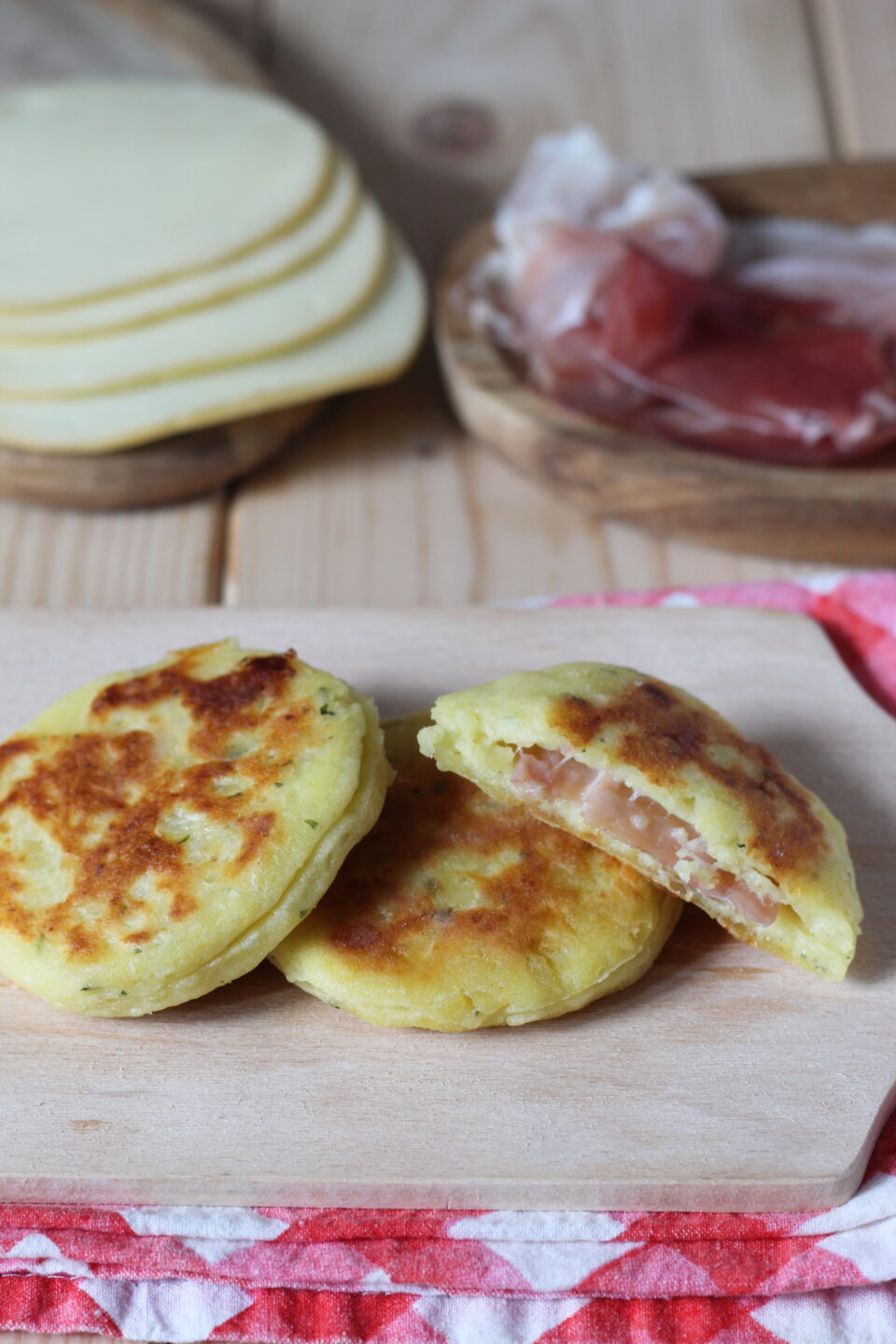 Focaccine di patate ripiene in padella - Cucina No Stress