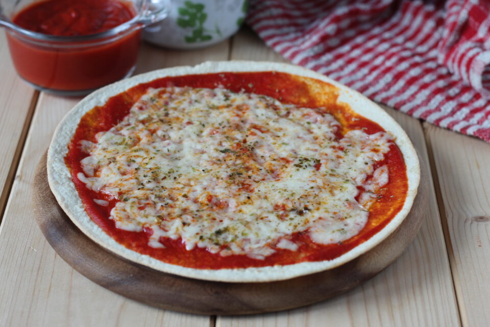 Piadipizza con pomodoro e mozzarella in padella - Cucina No Stress