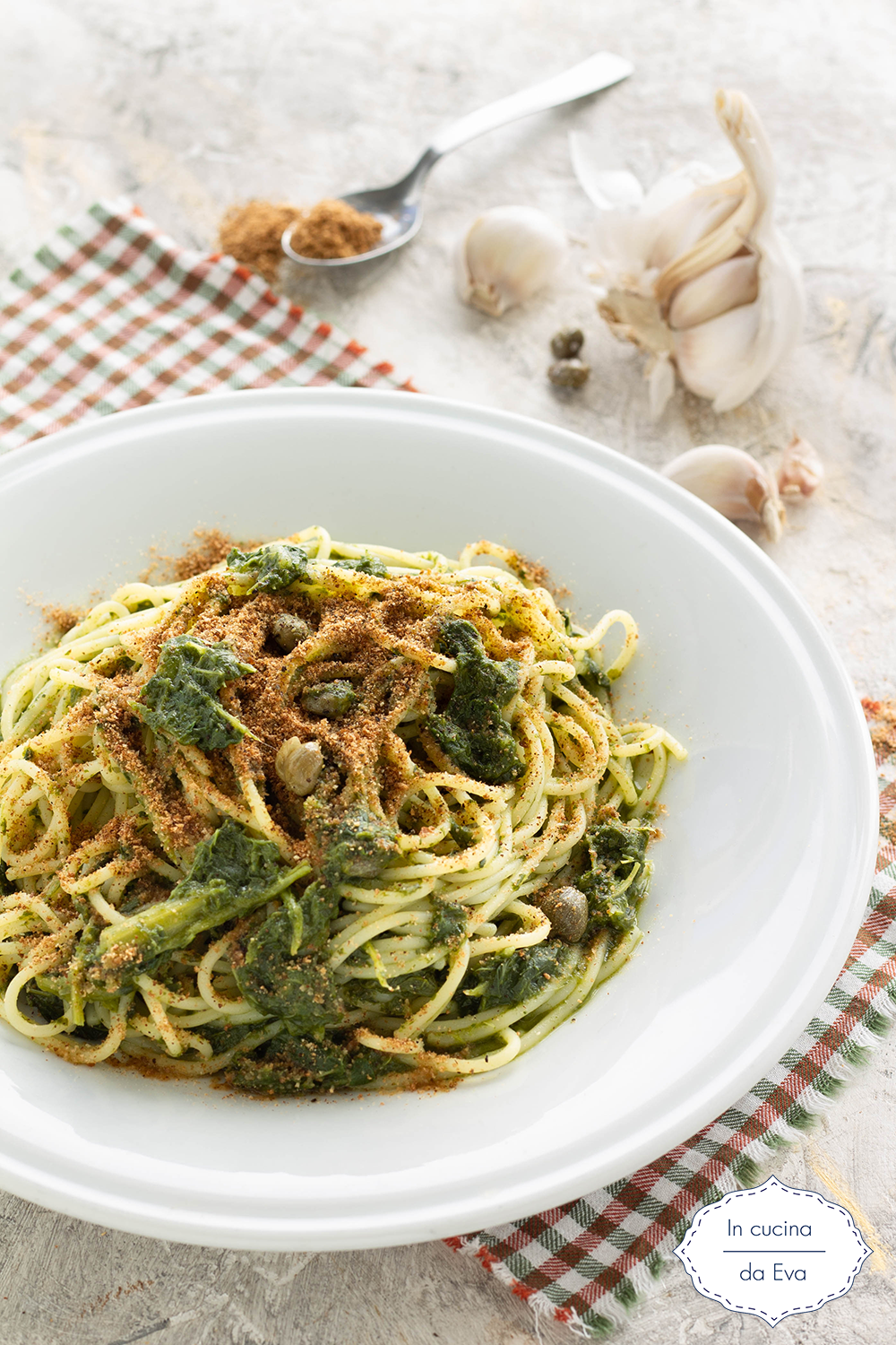 Pasta con crema di cime di rapa-con capperi e pangrattato piccante