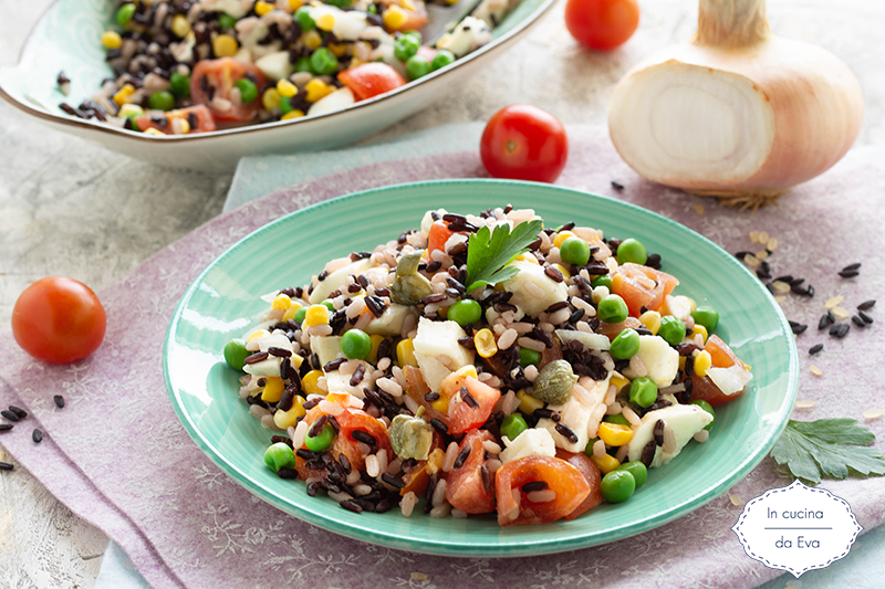 Insalata di riso con mozzarella pomodori e mais - Con 2 tipi di riso