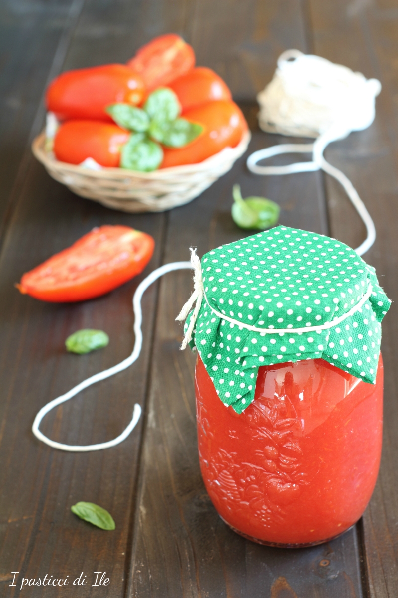 conserva di pomodoro fatta in casa-passata di pomodoro fatta in casa