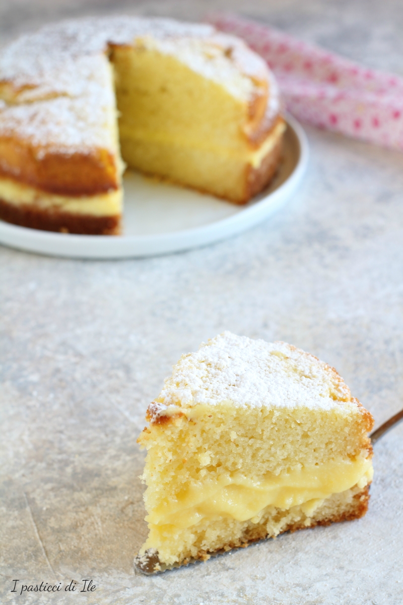 torta soffice con crema pasticcera-torta alla crema-torta con crema