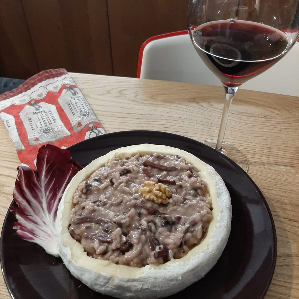 Risotto al radicchio, speck e noci nella forma di Piattone - I risotti ...