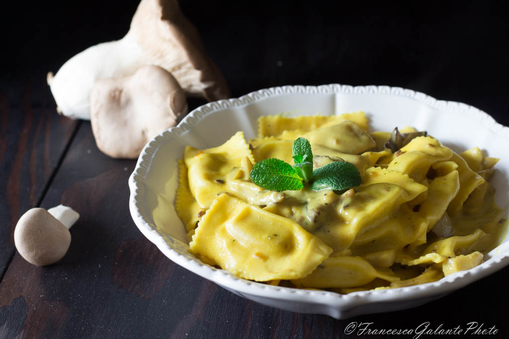 Pasta fresca ripiena ai funghi con zafferano - I Sapori di Ethra