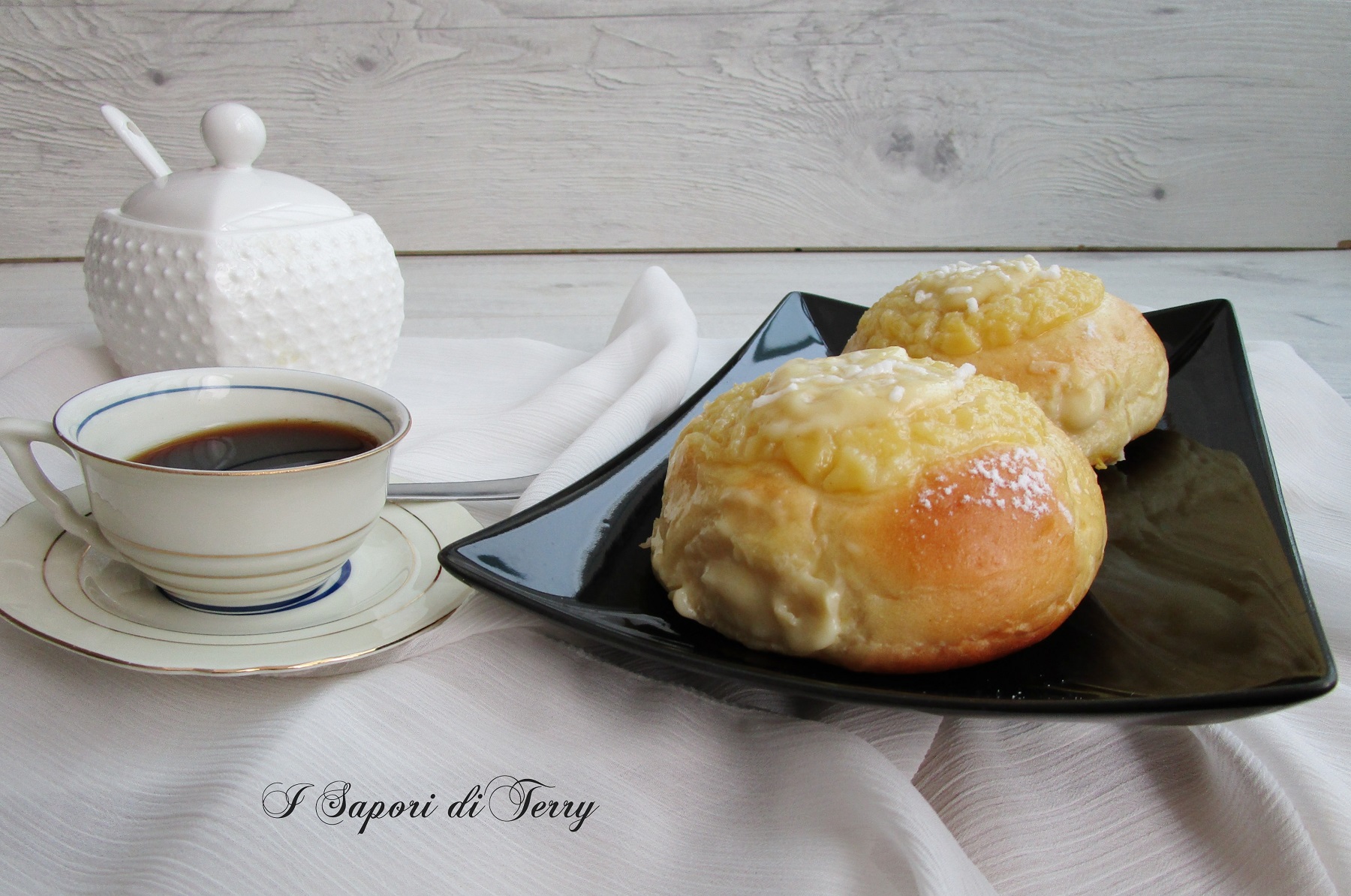 Brioche veneziane con crema pasticcera
