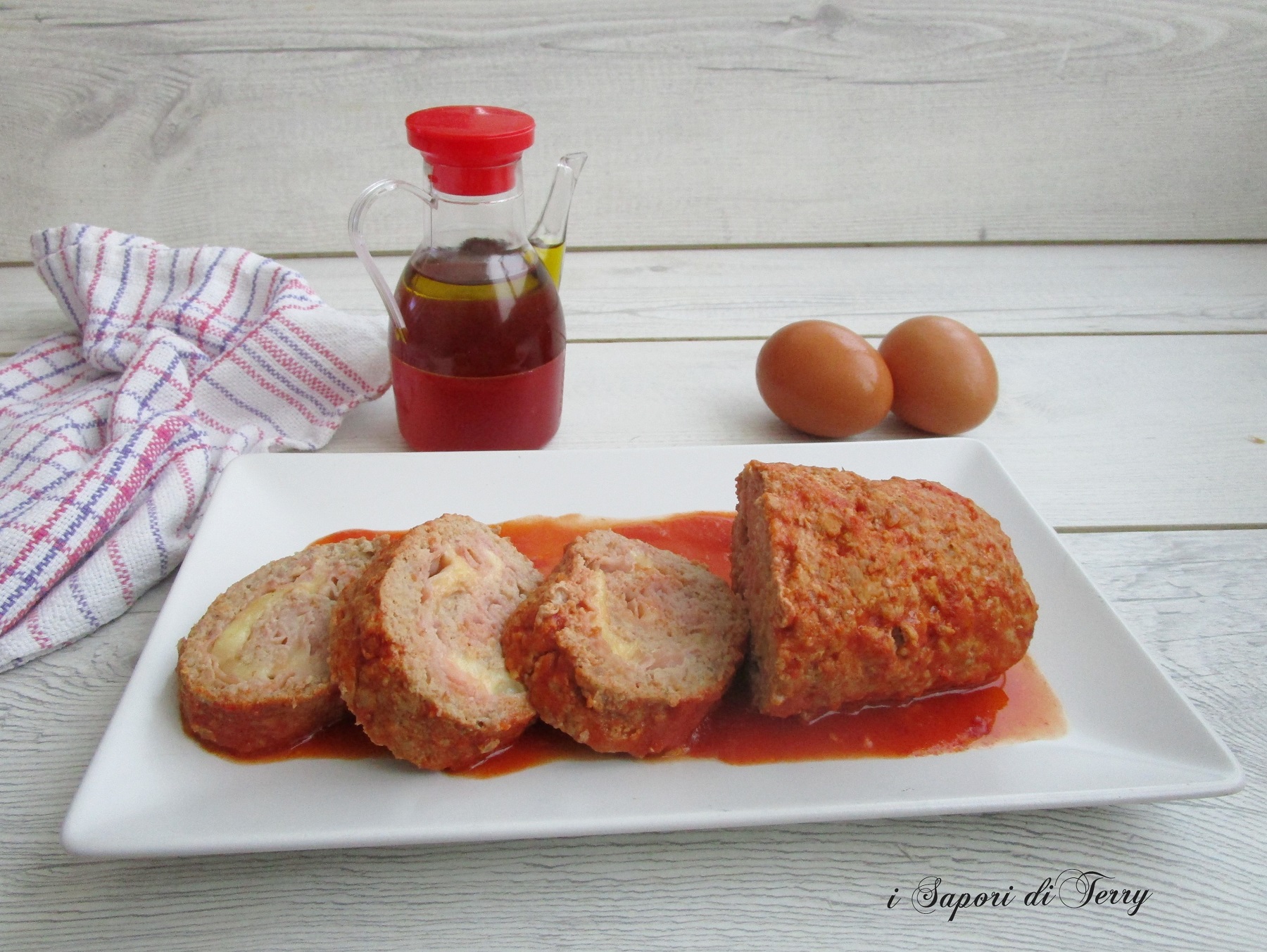 Polpettone ripieno al sugo