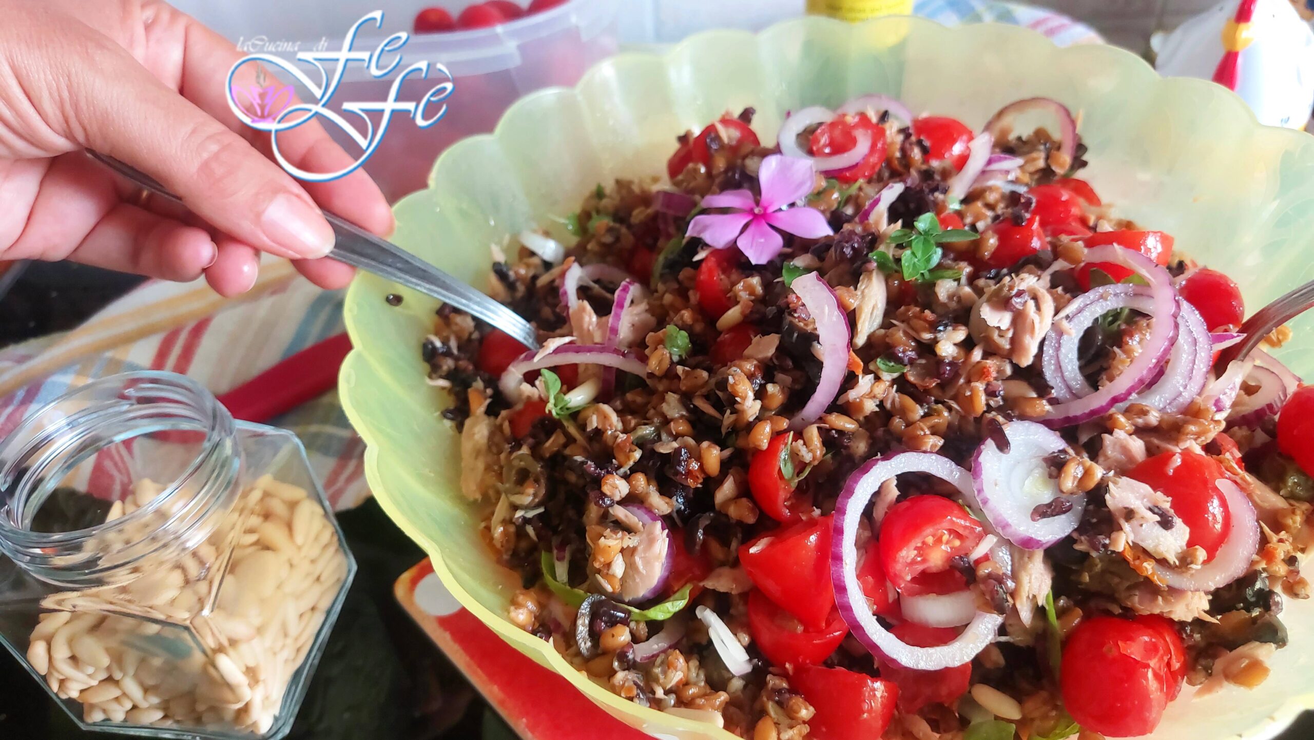 INSALATA AI CEREALI E RISO ROSSO CON TONNO E POMODORINI - La Cucina di FeFè